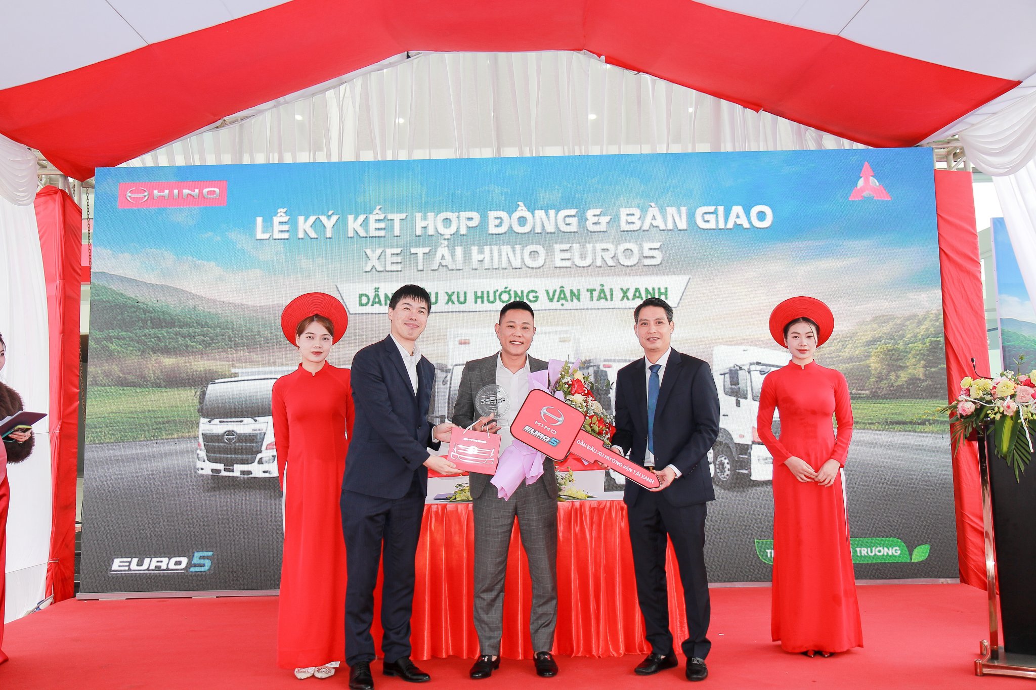 HINO MOTORS VIETNAM | truck, 300 Series, 500 Series, 700 Series, hino ...